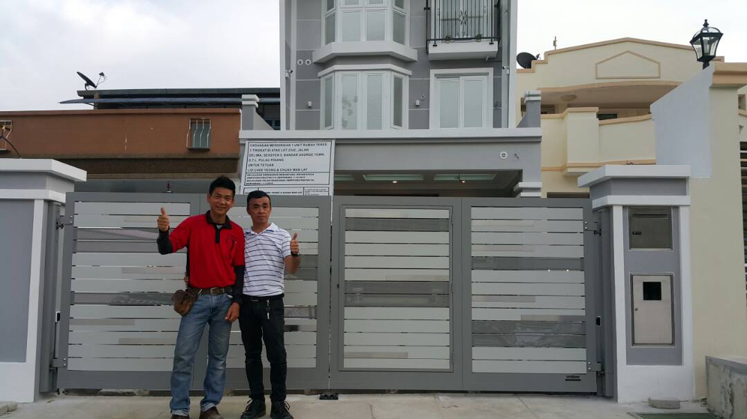 8 years customer. Bought I Delux Folding gate & 2 UniGates.