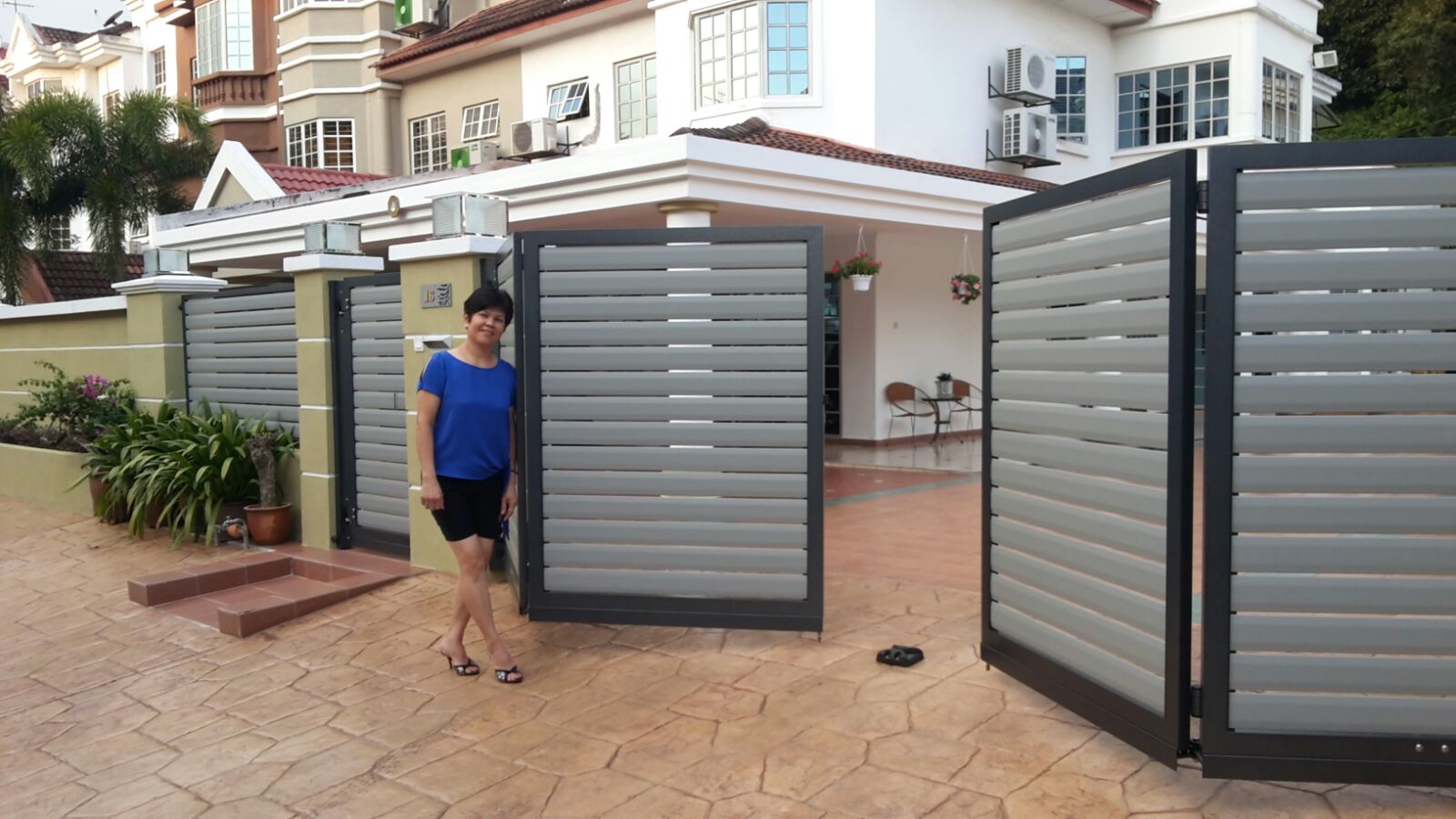 8 years customer. Bought I Delux Folding gate & 2 UniGates.