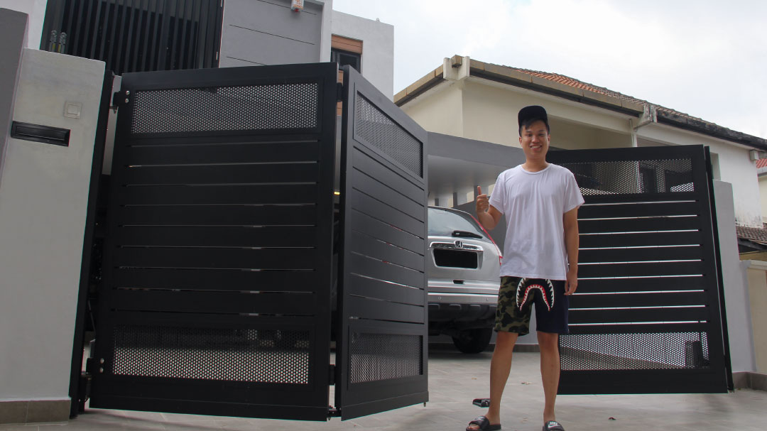 8 years customer. Bought I Delux Folding gate & 2 UniGates.